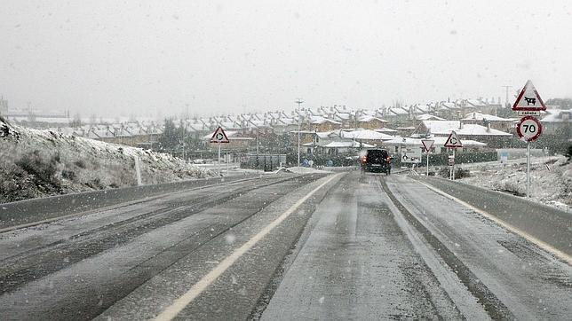 La nieve obliga a circular con cadenas en varios tramos de Palencia y Burgos